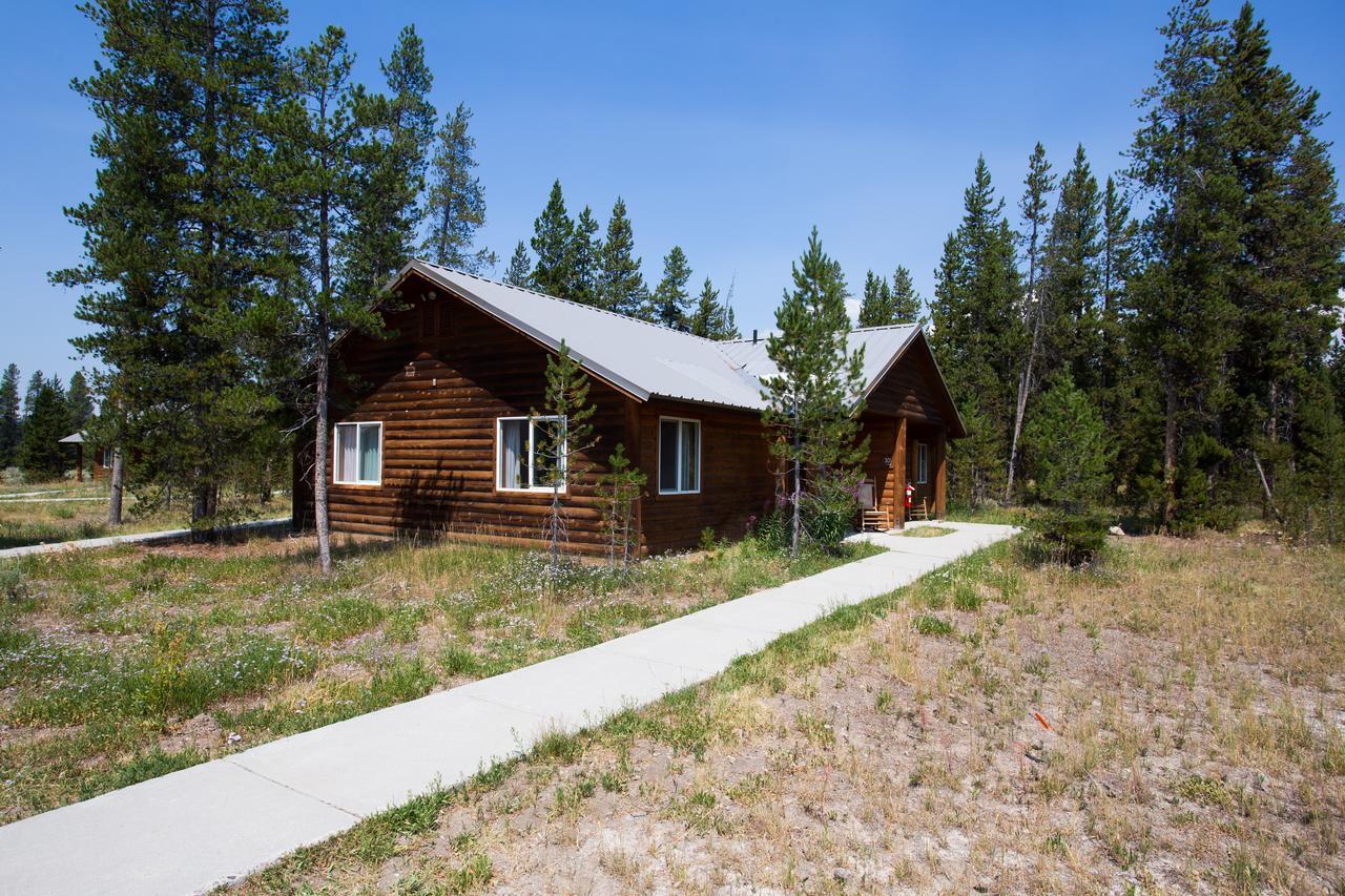 HEADWATERS LODGE & CABINS AT FLAGG RANCH, MORAN