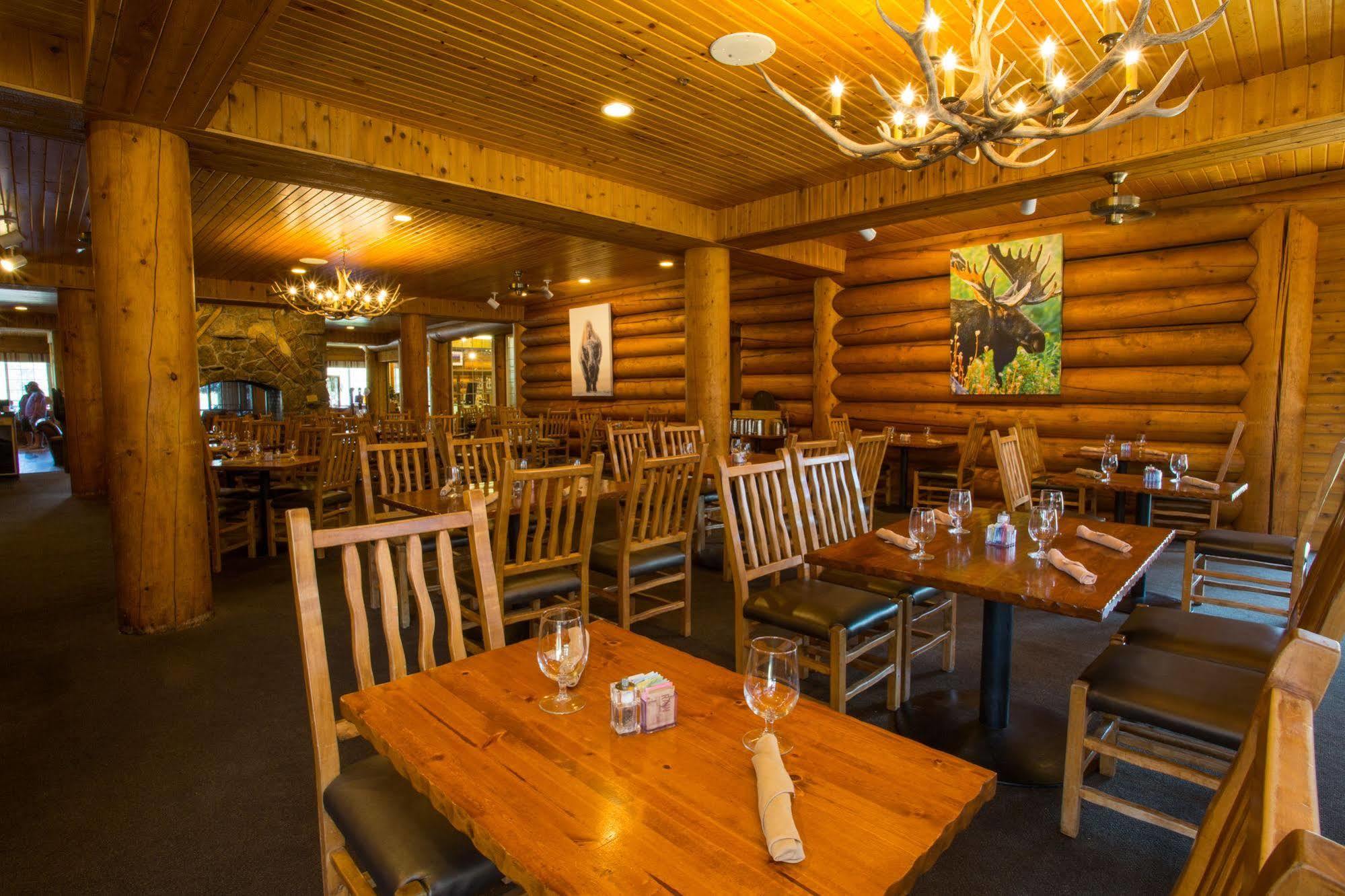 HEADWATERS LODGE & CABINS AT FLAGG RANCH, MORAN