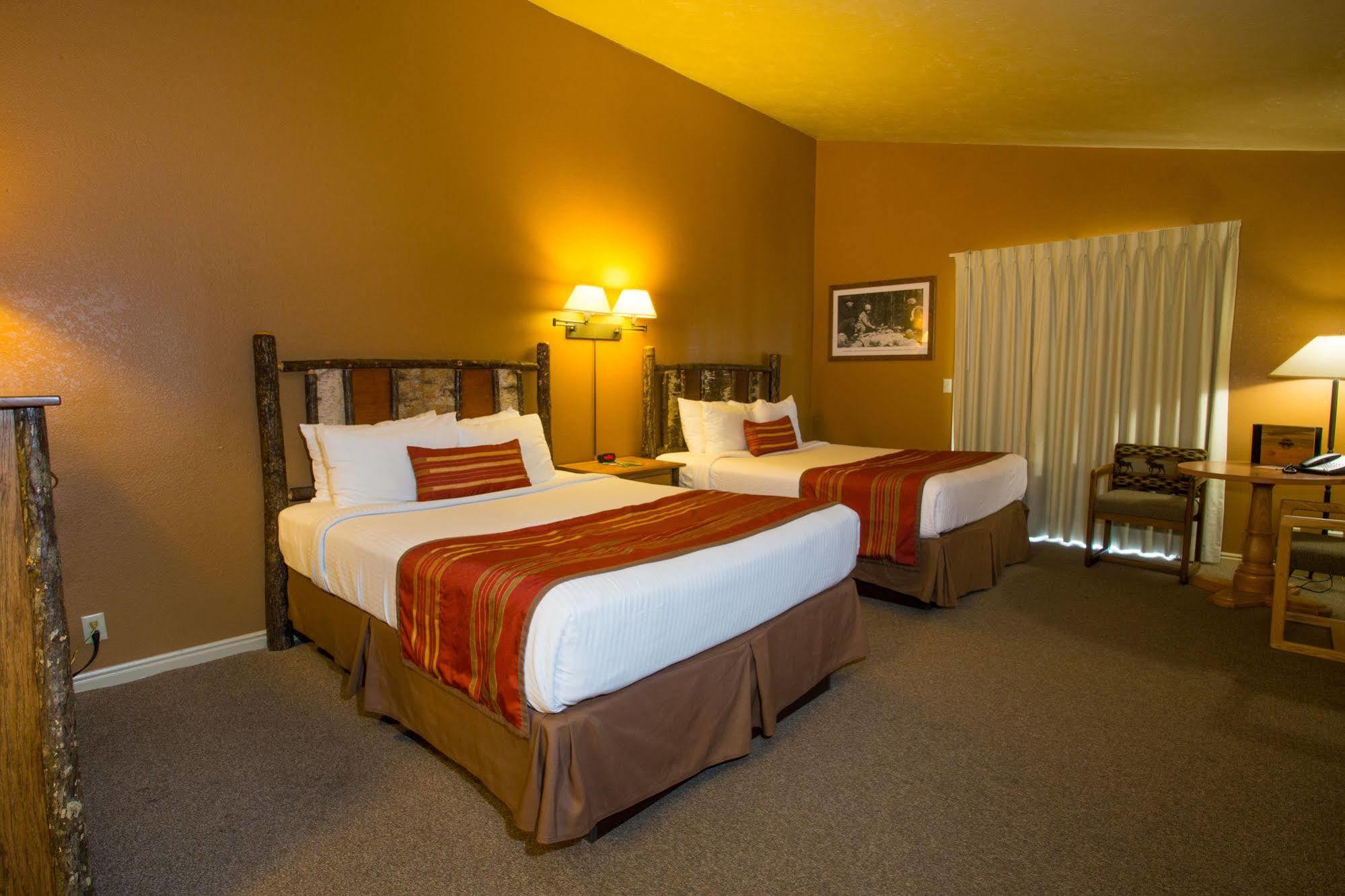 HEADWATERS LODGE & CABINS AT FLAGG RANCH, MORAN